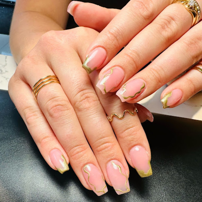 Juni Nails Amsterdam | Manicures, Spa pedicures and BIAB